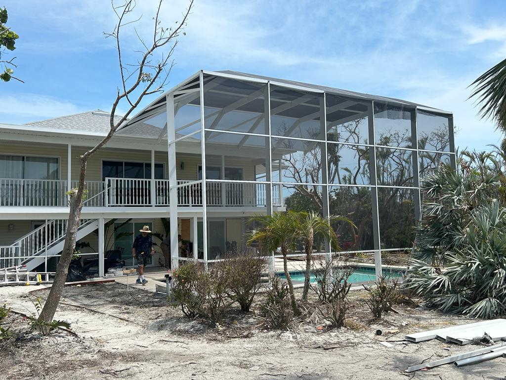 2 Story Cages – Dreamliner Screens